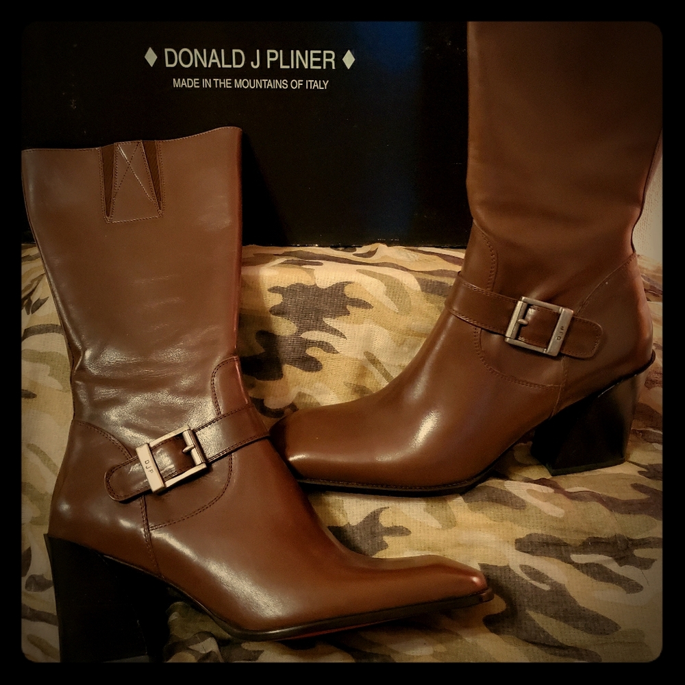 Donald Pliner Chocolate Brown Boots - Gem